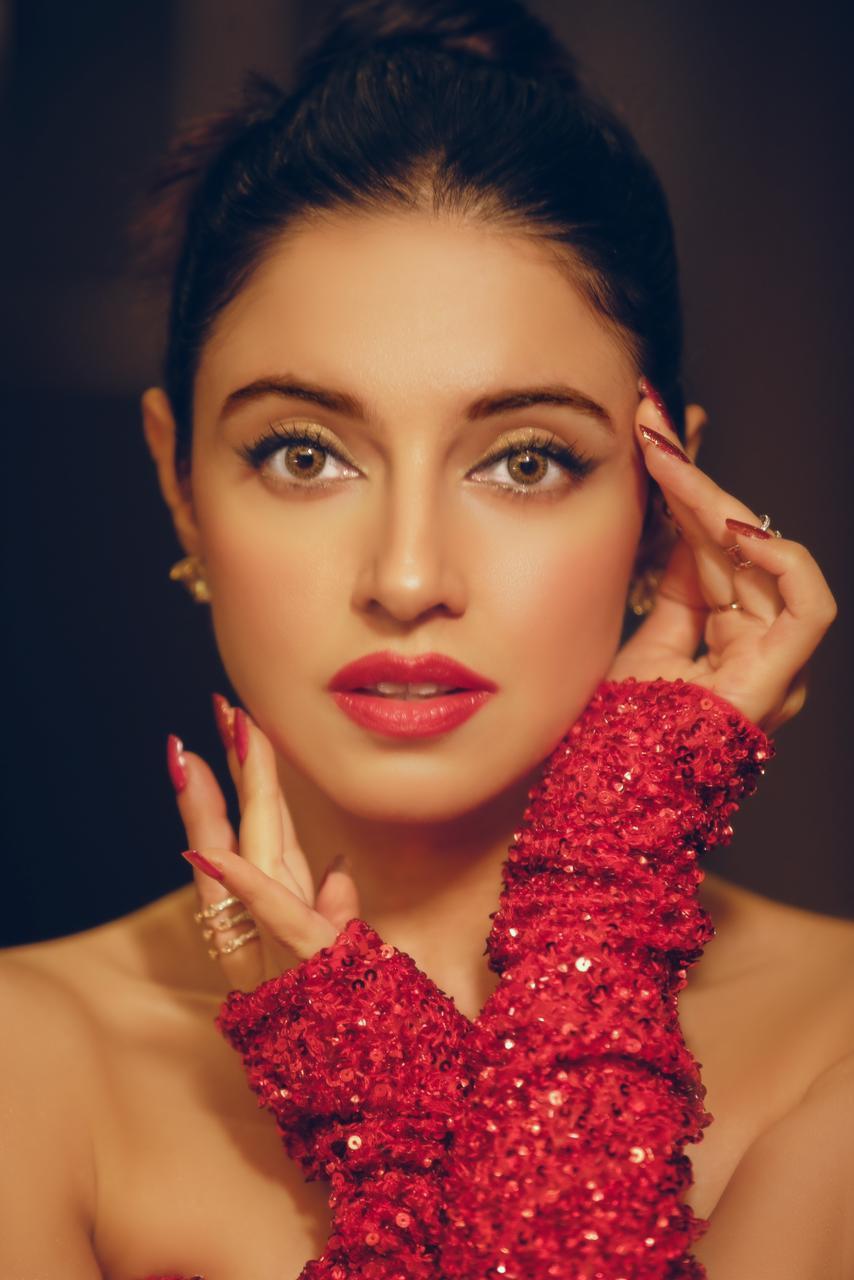 Divya Khosla Kumar Set to Ignite the stage in Dubai with her live ...
